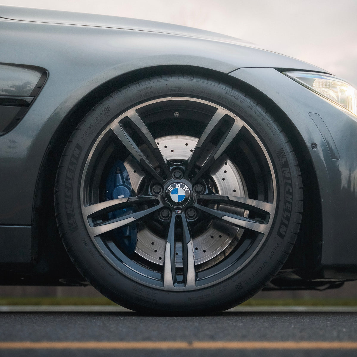 BMW G Chassis Blue / White Floating Wheel Cap Set (56MM) | G20 G21 G22 ...