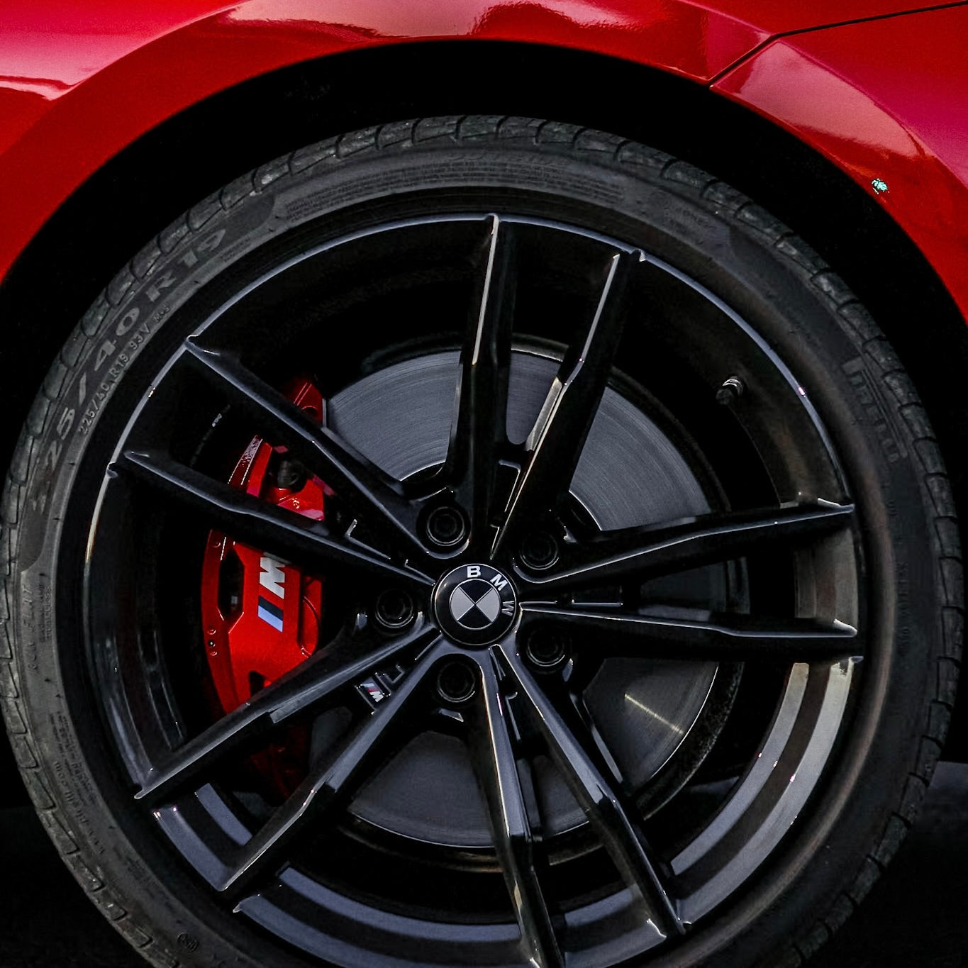 BMW G Chassis Black / White Floating Wheel Cap Set (56MM) | G20 G21 G2 ...